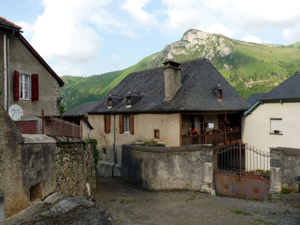 The Esteret fountain - GERE-BELESTEN Pedestrian - Gourette - Pyrénées ...